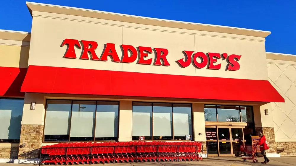 Ing njaba saka Trader Joe kang