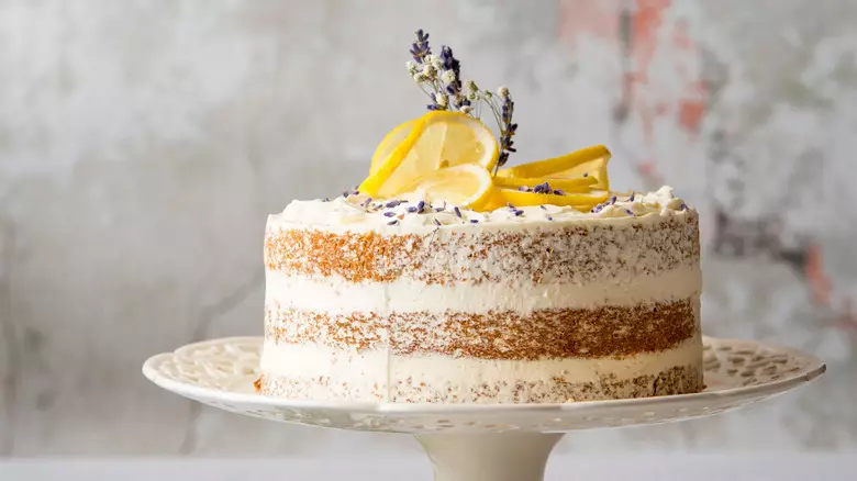 Bolo de casamento nu de baunilha