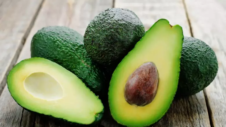 Hoe de avocado onder de knie te krijgen? 525_1