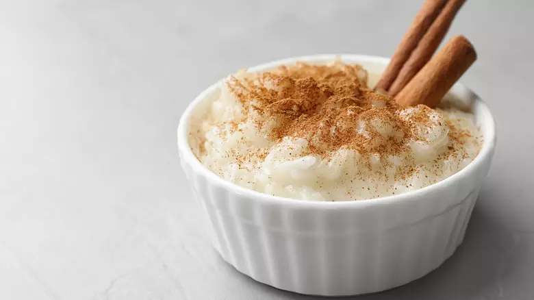 Rice pudding yn in beker