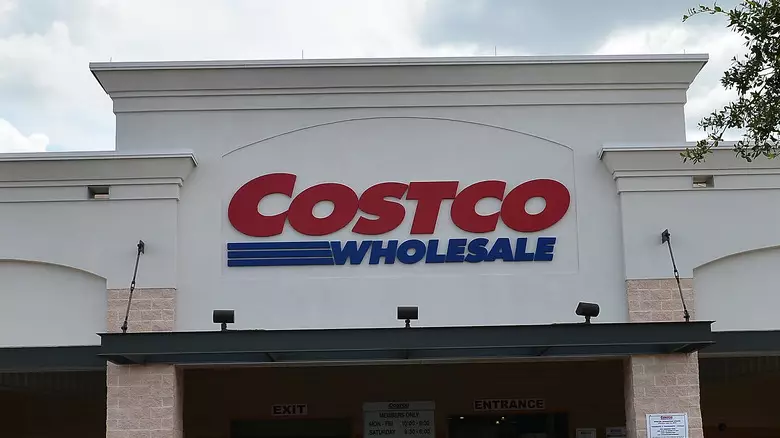 Zunaj lokacije Costco