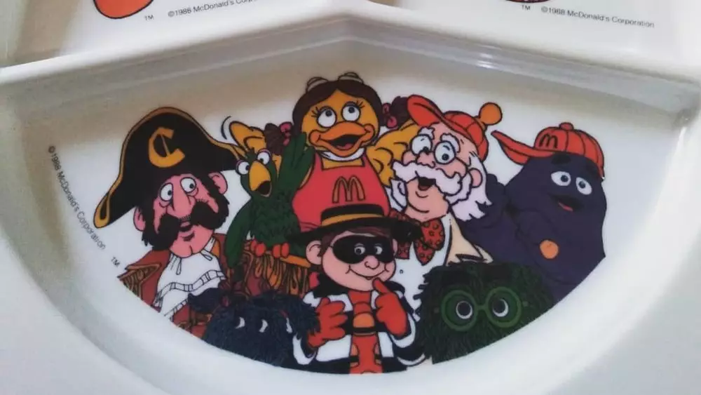 Тарілки McDonaldland з капітаном Круком і Гамбурґларом