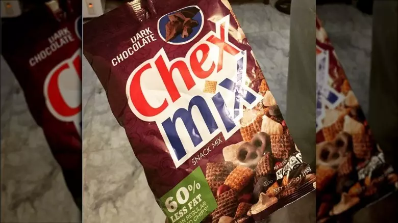 Халтаи шоколади сиёҳ Chex Mix
