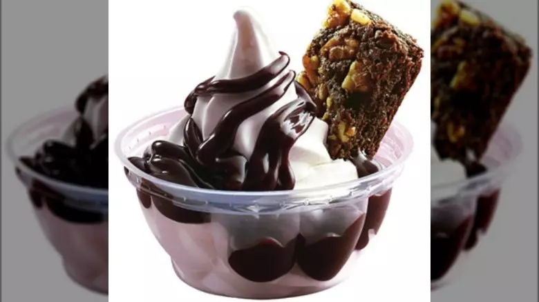 coklat panas fudge sundae mcdonald's india