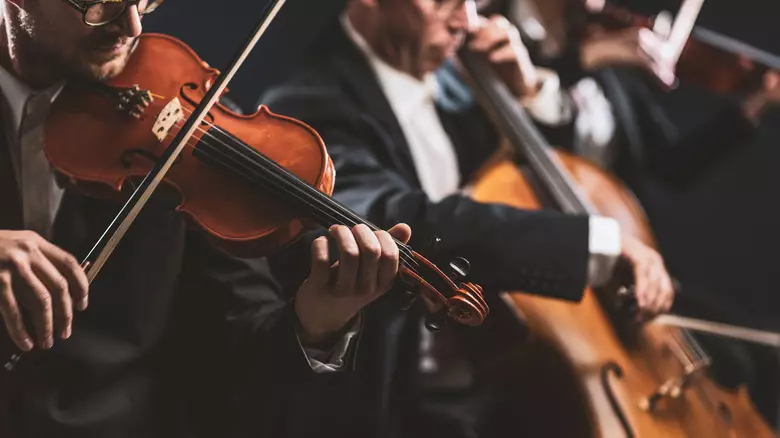 beruhigende Musik spielen, Streichinstrumente