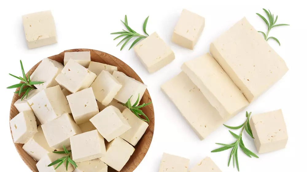 blocs de tofu tallats a daus