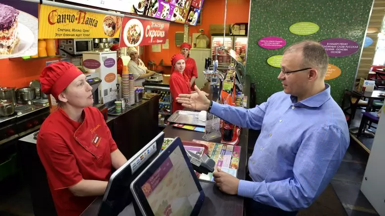 mga empleyado ng fast food