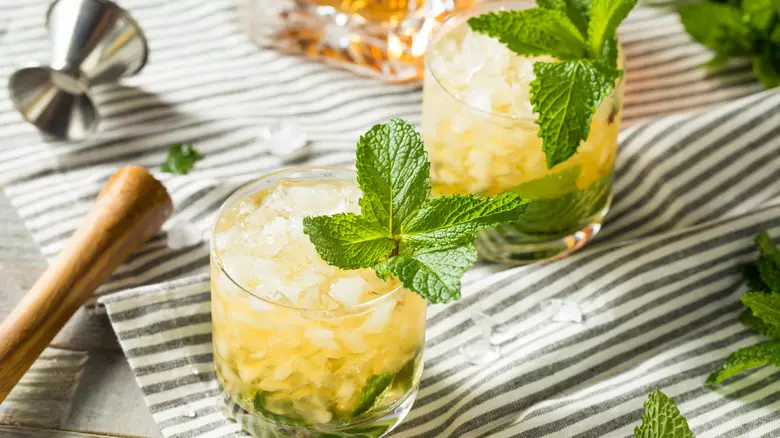 Mint Juleps על הקרח