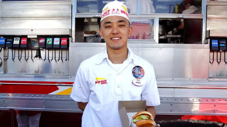 in-n-out burger employee