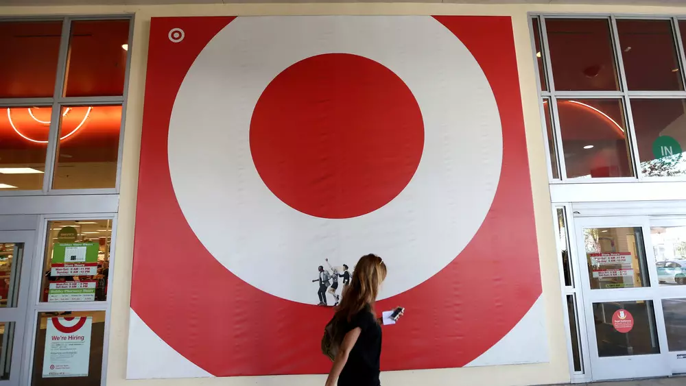 Логотип Target на баннере