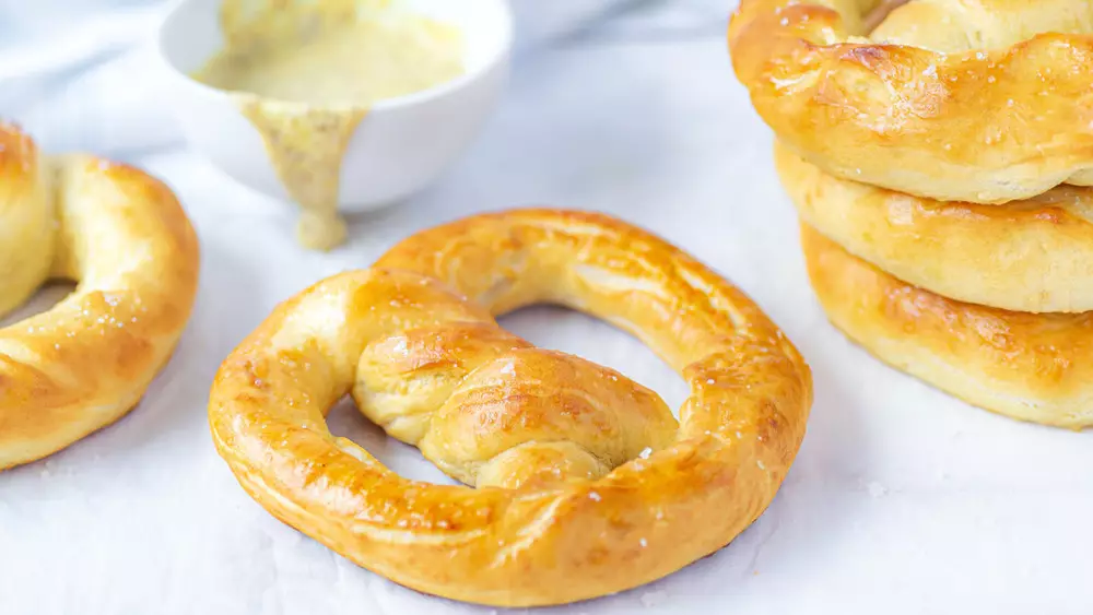 Copycat Auntie Anne's pretzels malu