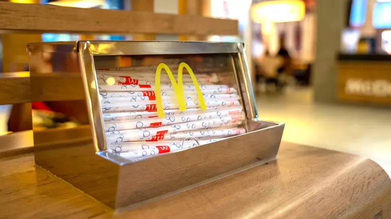 Sedotan plastik McDonald's