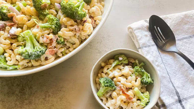 pasta salato en bovloj