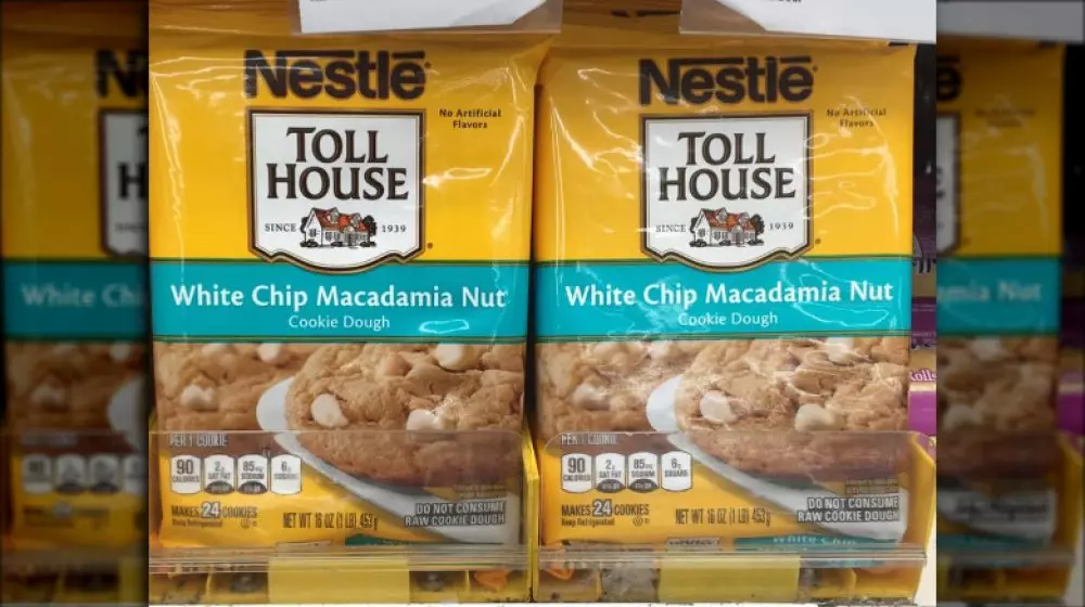 I-Nestle Toll House White Chip Macadamia Nut Cookie Inhlama