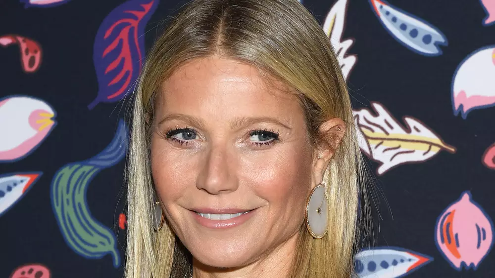 Gwyneth Paltrow med store øredobber