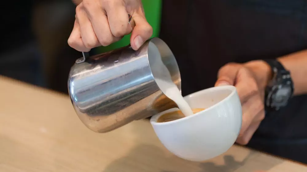 barista avec boisson