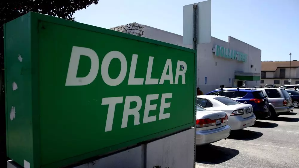 Ось скільки насправді заробляють співробітники Dollar Tree