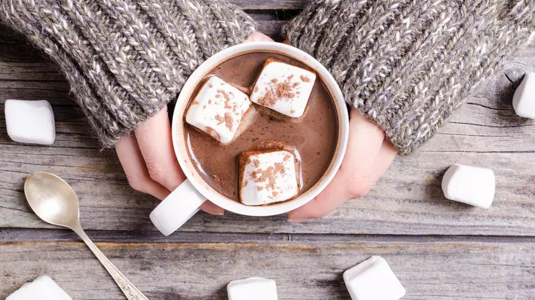 coklat panas dengan marshmallow