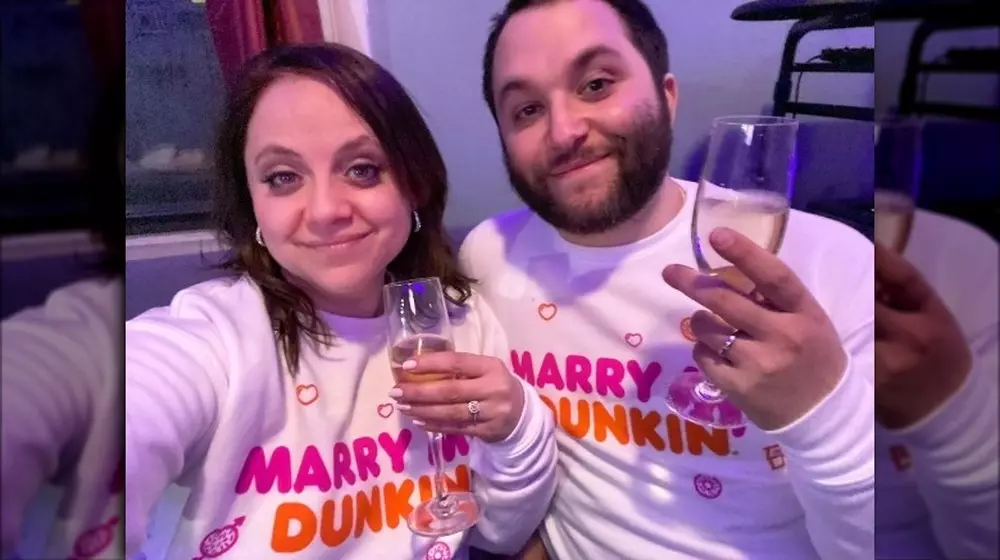 Ehepaar in Dunkin' geheiratet