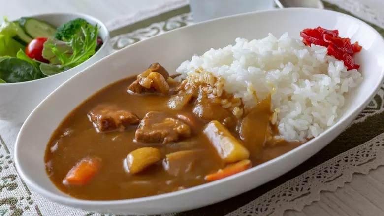 Id-Differenza Reali Bejn Curry Ġappuniż U Curry Indjan