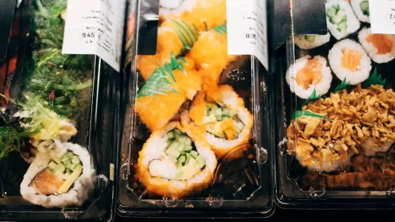 sushi sa tindahan ng grocery