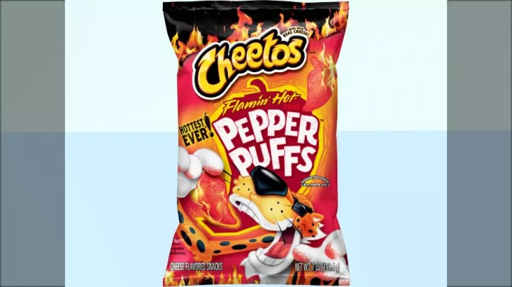 Thumba la Cheetos' Flamin' Hot Pepper Puffs