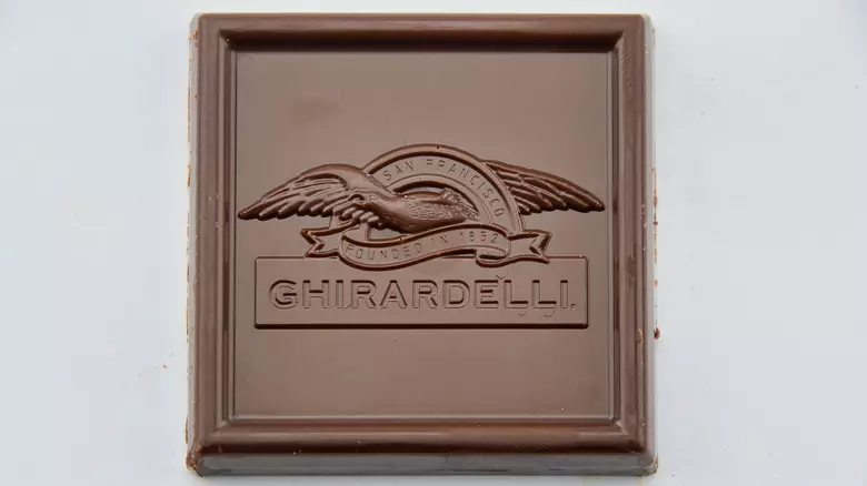 Ένα μόνο τετράγωνο σοκολάτα Ghirardelli