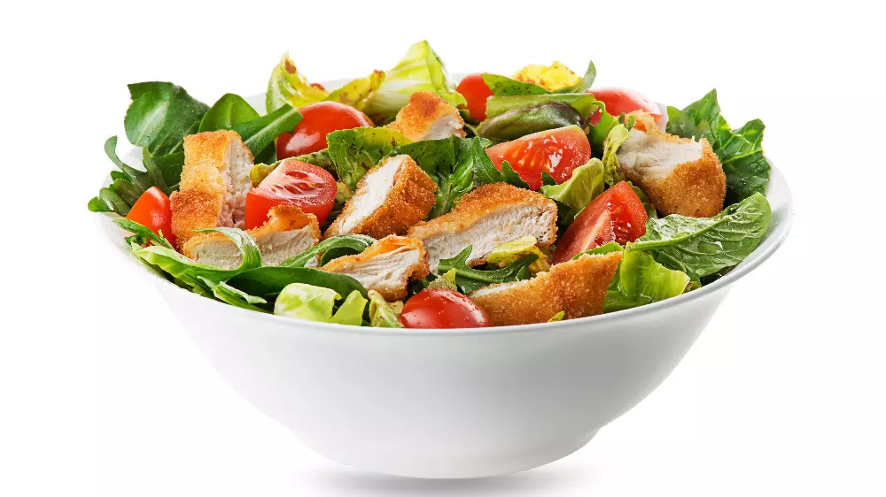 Salade au poulet frit