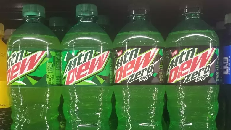 Bottiglie di Mountain Dew