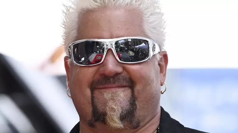 Guy Fieri nêzîk-up