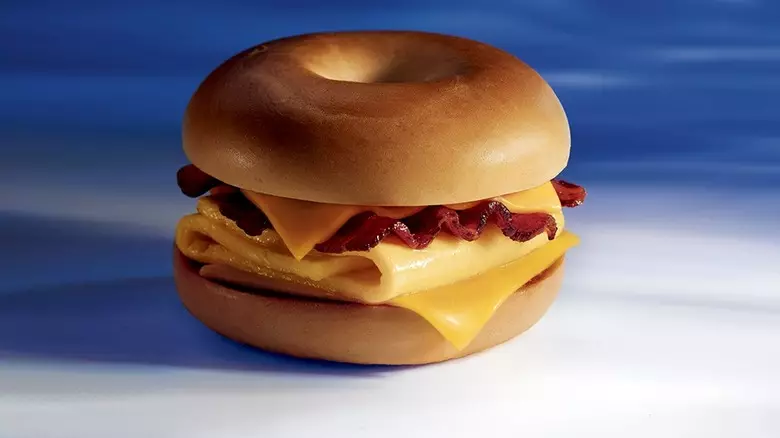 Bacon di McDonald's, uova e bagel al formaggio