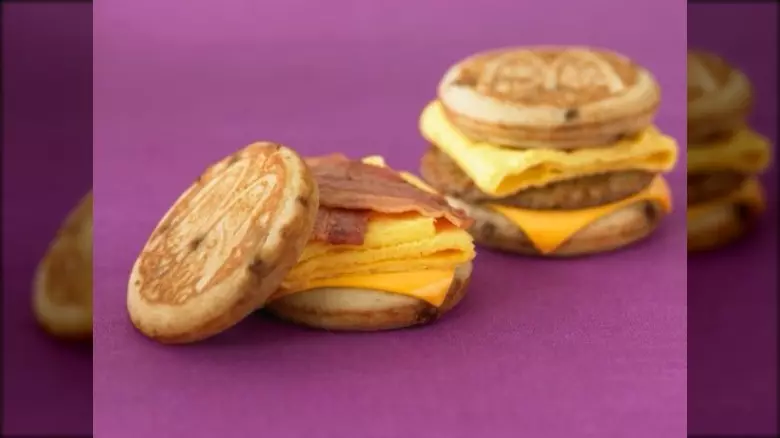 Mcdonald's bacon mcgriddles uova e formaggio