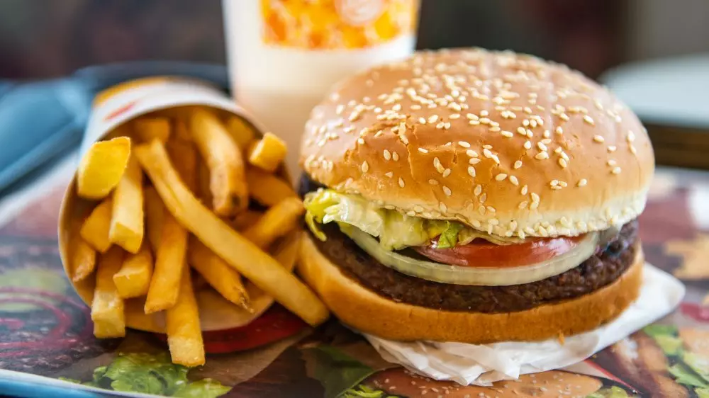 Impossible Whopper med pommes frites fra Burger King