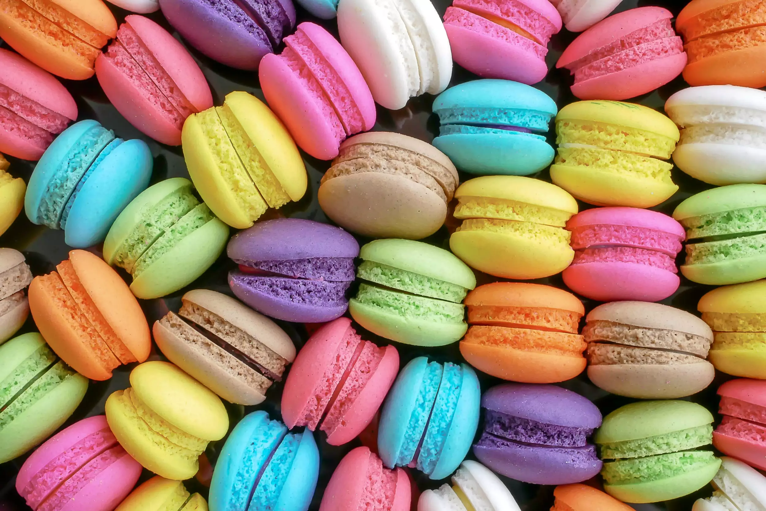 La différence entre les macarons et les macarons