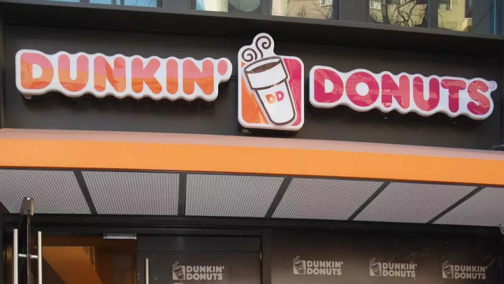 Mặt tiền cửa hàng Dunkin Donuts