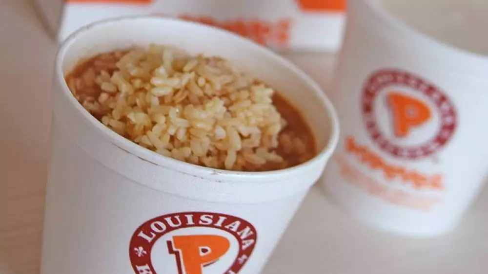 ikomityi popeyes iimbotyi ezibomvu kunye nerayisi