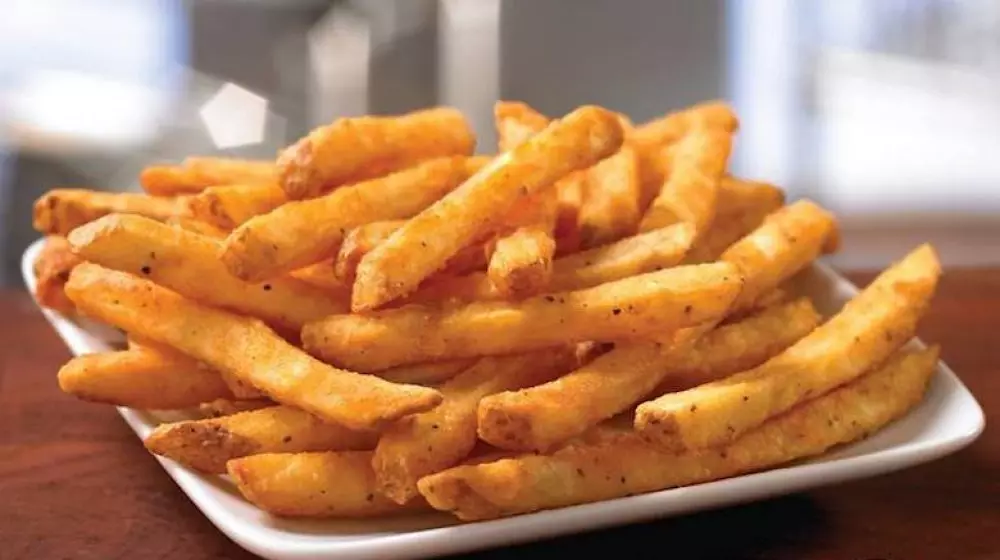 popeyes cajun fries ပန်းကန်