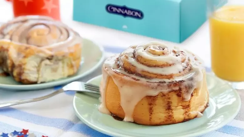 Cinnabon rolls darçîn