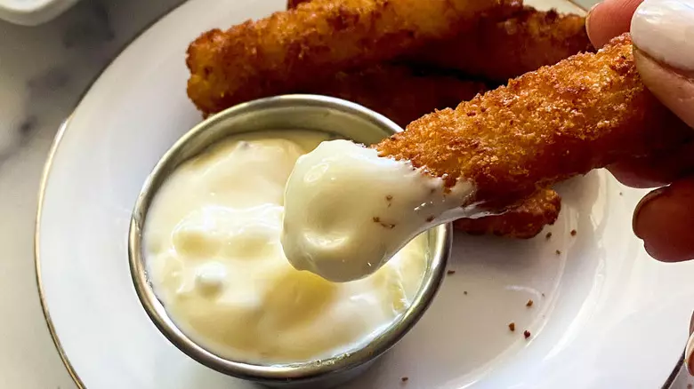 I-tartar sauce endishini ene-spoon