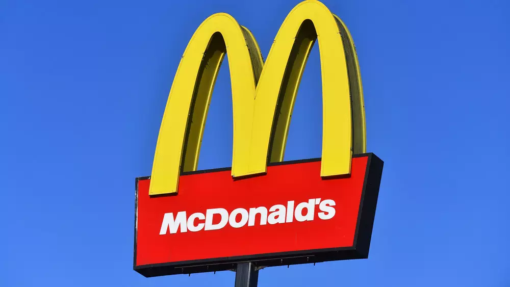 Buiten een McDonald's-outlet