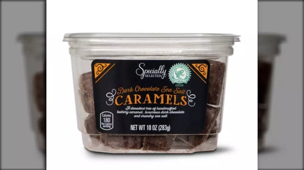 apoti ti Aldi dudu chocolate okun iyọ caramels