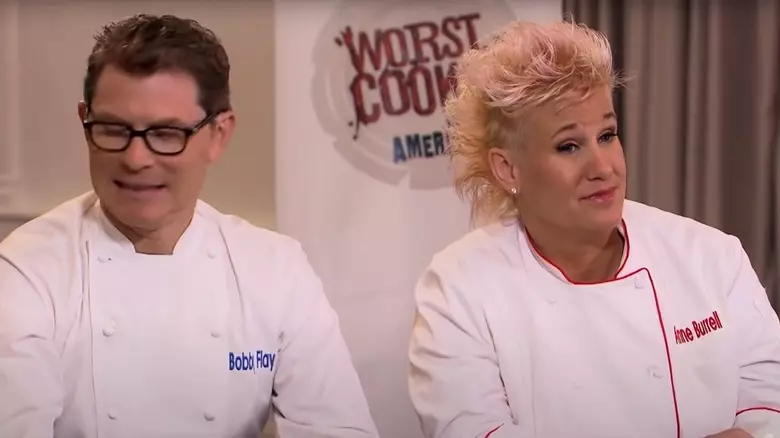 Anne Burrell en Bobby Flay yn Worst Cooks in America