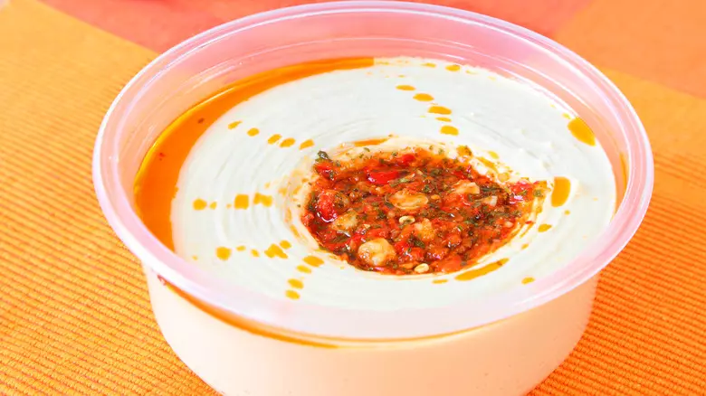 Daty fandaniana dividana amin'ny Hummus