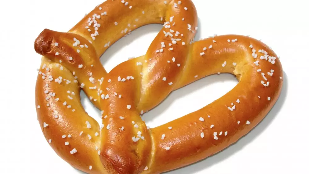 pretzel malefaka mahazatra miaraka amin'ny sira