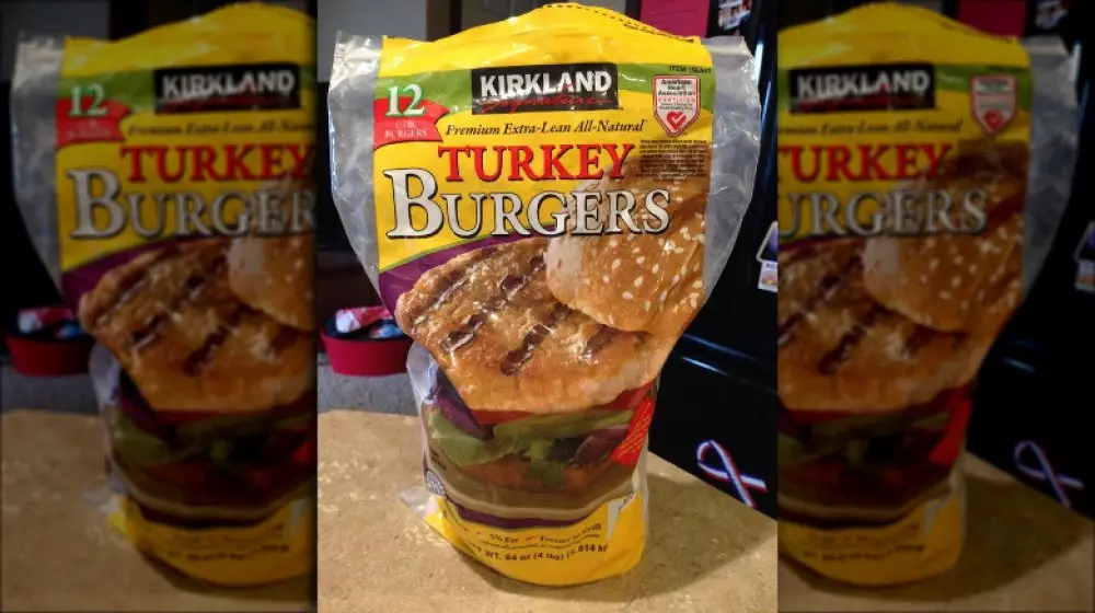 Costco's Kirkland Ënnerschrëft Tierkei Burger