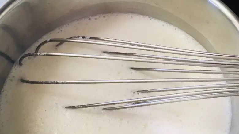 uachtar whisking