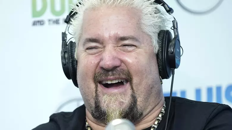 Guy Fieri kwenye redio