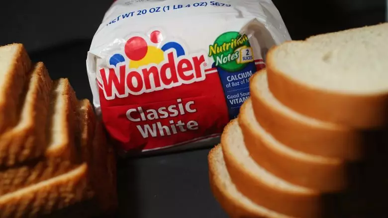 Mga hiwa at bag ng Wonder Bread