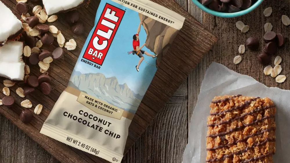 Clif bar pe o masă