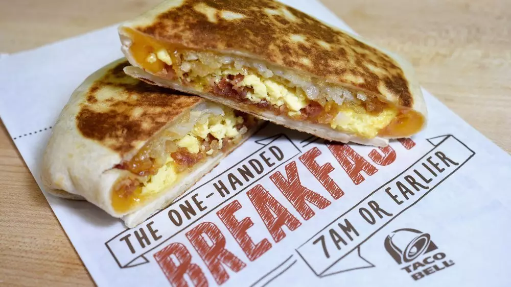 Тако Белл для сніданку Crunchwrap